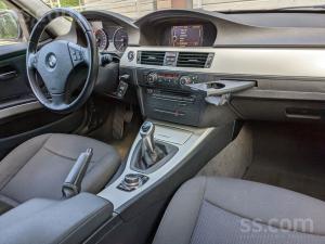 Black BMW 318 2011 in Jurmala, with an engine capacity of 2.00 L and mileage of 290 thousand km for 4250 €, photo 6 on AUTOMOTO.COM.LV