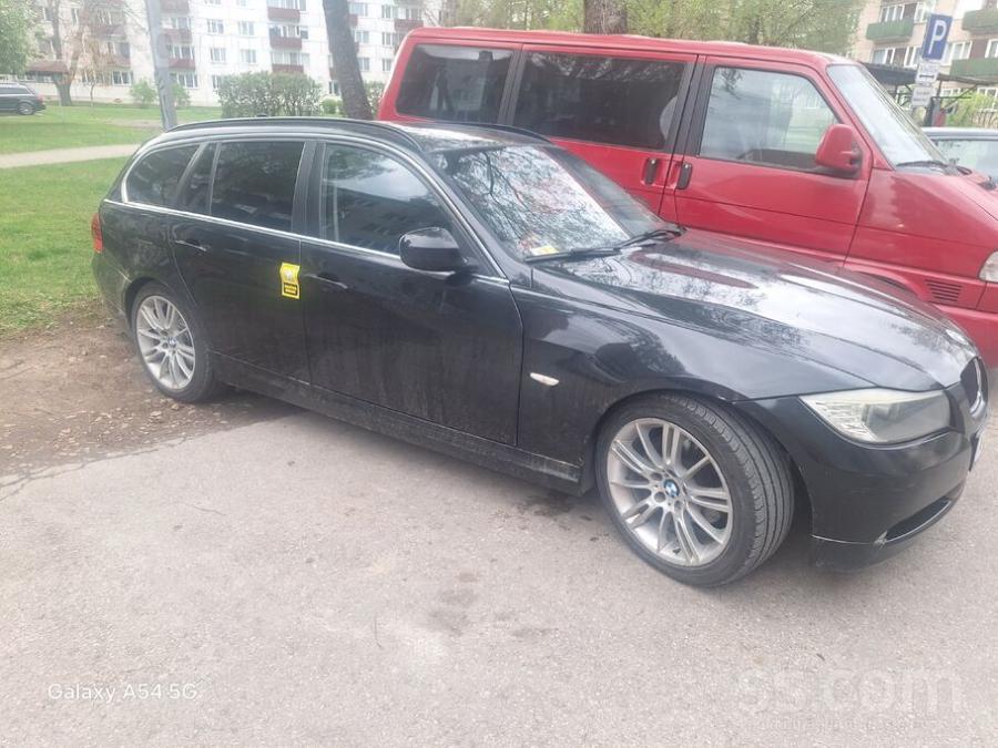 Black BMW 318 2011 in Ogre, with an engine capacity of 2.00 L and mileage of 395 thousand km for 3000 €, photo 3 on AUTOMOTO.COM.LV