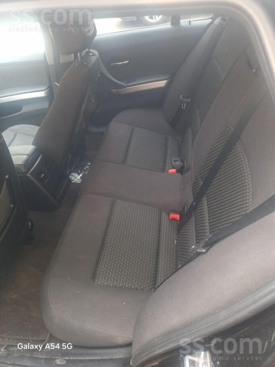 Black BMW 318 2011 in Ogre, with an engine capacity of 2.00 L and mileage of 395 thousand km for 3000 €, photo 10 on AUTOMOTO.COM.LV