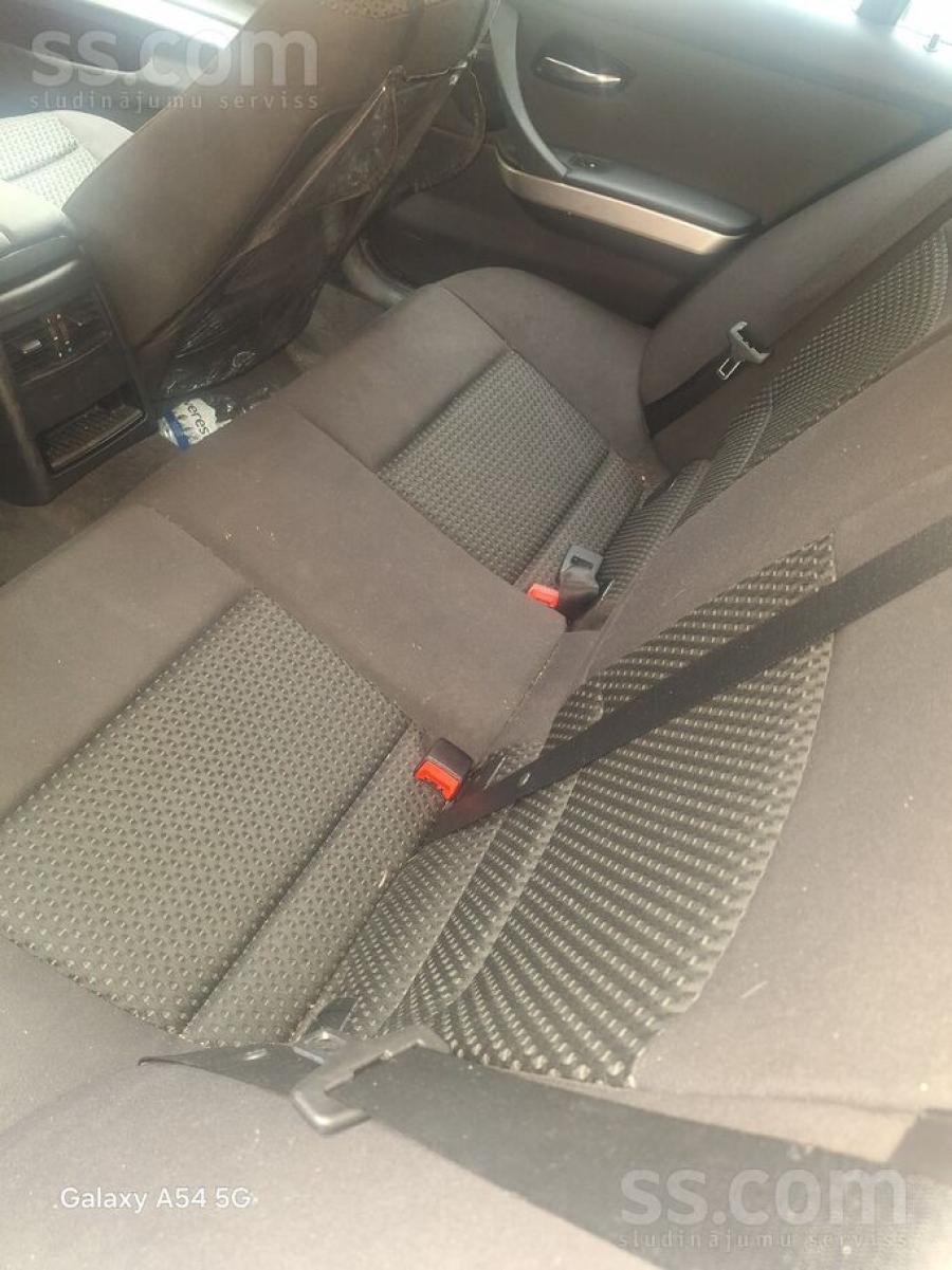 Black BMW 318 2011 in Ogre, with an engine capacity of 2.00 L and mileage of 395 thousand km for 3000 €, photo 11 on AUTOMOTO.COM.LV