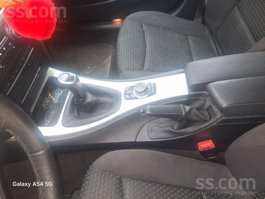 Black BMW 318 2011 in Ogre, with an engine capacity of 2.00 L and mileage of 395 thousand km for 3000 €, photo 15 on AUTOMOTO.COM.LV