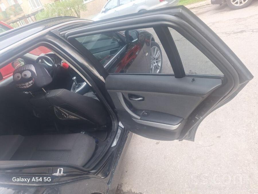 Black BMW 318 2011 in Ogre, with an engine capacity of 2.00 L and mileage of 395 thousand km for 3000 €, photo 21 on AUTOMOTO.COM.LV