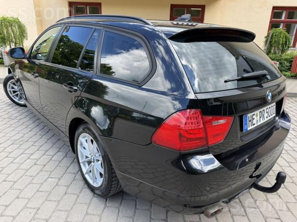 Black BMW 318 2011 in Riga, with an engine capacity of 2.00 L and mileage of 295 thousand km for 5850 €, photo 6 on AUTOMOTO.COM.LV