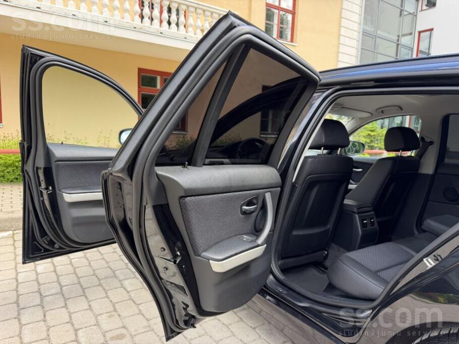 Black BMW 318 2011 in Riga, with an engine capacity of 2.00 L and mileage of 295 thousand km for 5850 €, photo 13 on AUTOMOTO.COM.LV