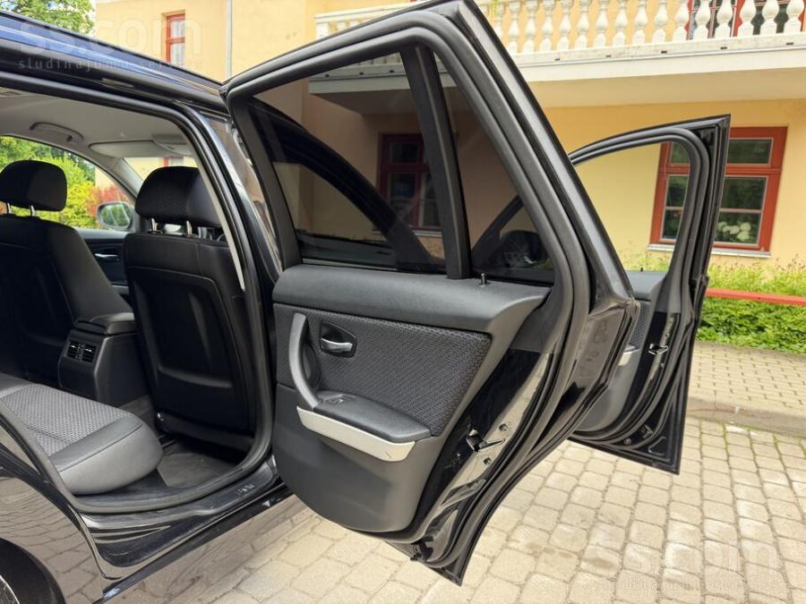 Black BMW 318 2011 in Riga, with an engine capacity of 2.00 L and mileage of 295 thousand km for 5850 €, photo 14 on AUTOMOTO.COM.LV