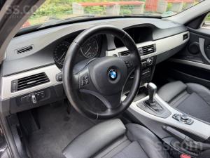 Black BMW 318 2011 in Riga, with an engine capacity of 2.00 L and mileage of 295 thousand km for 5850 €, photo 20 on AUTOMOTO.COM.LV