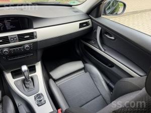 Black BMW 318 2011 in Riga, with an engine capacity of 2.00 L and mileage of 295 thousand km for 5850 €, photo 22 on AUTOMOTO.COM.LV