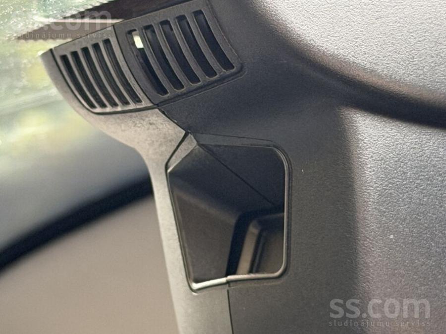 Black BMW 318 2011 in Riga, with an engine capacity of 2.00 L and mileage of 295 thousand km for 5850 €, photo 29 on AUTOMOTO.COM.LV