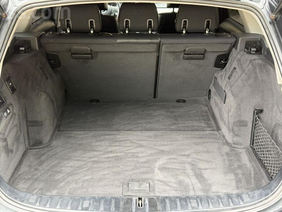 Black BMW 318 2011 in Riga, with an engine capacity of 2.00 L and mileage of 295 thousand km for 5850 €, photo 31 on AUTOMOTO.COM.LV
