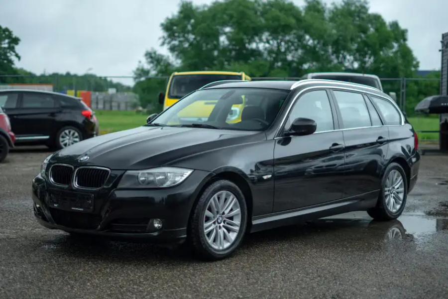 Black BMW 318 2011 in Liepaja, with an engine capacity of 2.00 L and mileage of 252 thousand km for 6500 €, photo 1 on AUTOMOTO.COM.LV