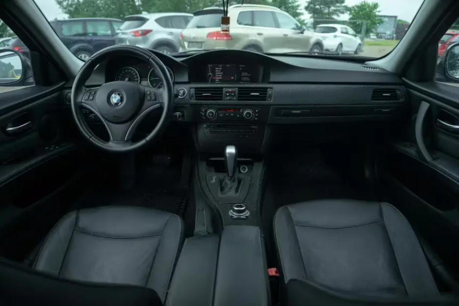 Black BMW 318 2011 in Liepaja, with an engine capacity of 2.00 L and mileage of 252 thousand km for 6500 €, photo 8 on AUTOMOTO.COM.LV