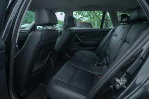 Black BMW 318 2011 in Liepaja, with an engine capacity of 2.00 L and mileage of 252 thousand km for 6500 €, photo 10 on AUTOMOTO.COM.LV