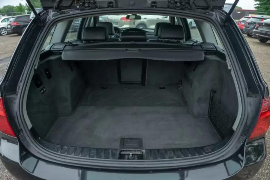 Black BMW 318 2011 in Liepaja, with an engine capacity of 2.00 L and mileage of 252 thousand km for 6500 €, photo 11 on AUTOMOTO.COM.LV