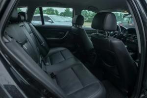 Black BMW 318 2011 in Liepaja, with an engine capacity of 2.00 L and mileage of 252 thousand km for 6500 €, photo 12 on AUTOMOTO.COM.LV