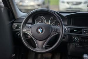Black BMW 318 2011 in Liepaja, with an engine capacity of 2.00 L and mileage of 252 thousand km for 6500 €, photo 14 on AUTOMOTO.COM.LV
