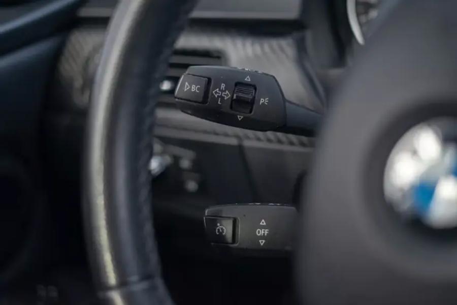Black BMW 318 2011 in Liepaja, with an engine capacity of 2.00 L and mileage of 252 thousand km for 6500 €, photo 18 on AUTOMOTO.COM.LV