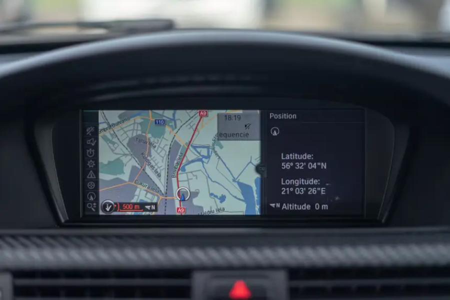 Black BMW 318 2011 in Liepaja, with an engine capacity of 2.00 L and mileage of 252 thousand km for 6500 €, photo 26 on AUTOMOTO.COM.LV