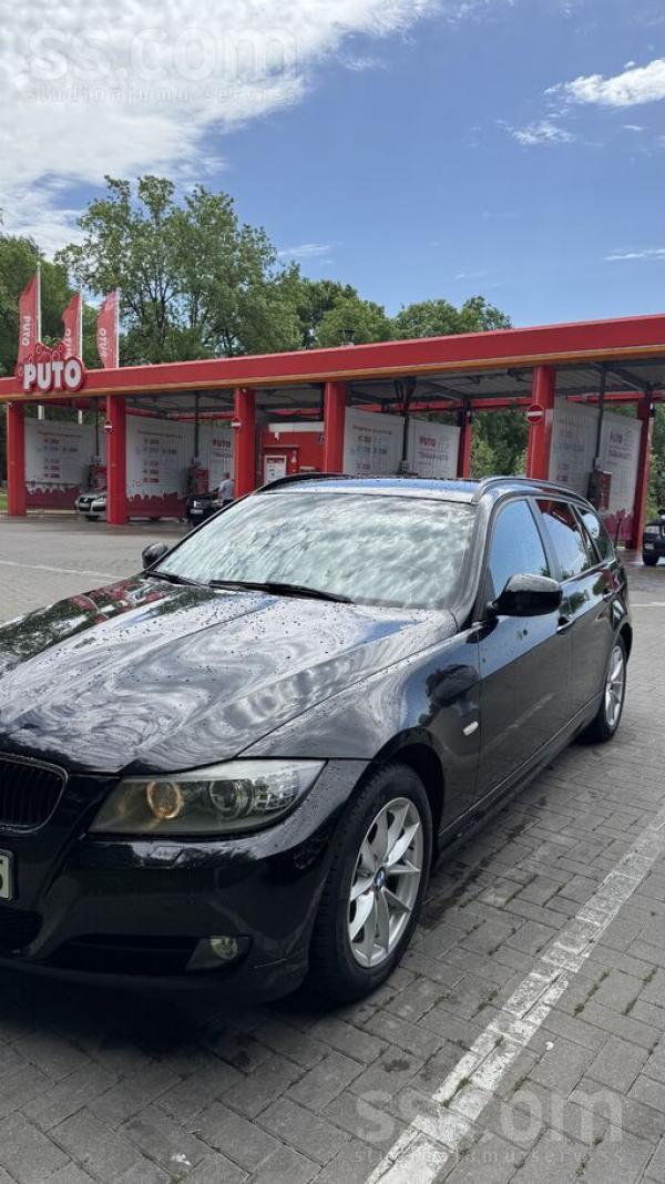Black BMW 318 2011 in Riga, with an engine capacity of 2.00 L and mileage of 296 thousand km for 6100 €, photo 2 on AUTOMOTO.COM.LV