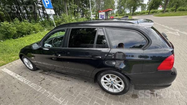 Black BMW 318 2011 in Riga, with an engine capacity of 2.00 L and mileage of 296 thousand km for 6100 €, photo 4 on AUTOMOTO.COM.LV