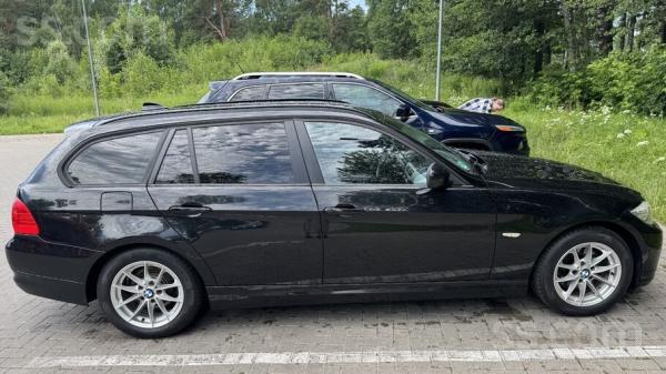 Black BMW 318 2011 in Riga, with an engine capacity of 2.00 L and mileage of 296 thousand km for 6100 €, photo 5 on AUTOMOTO.COM.LV
