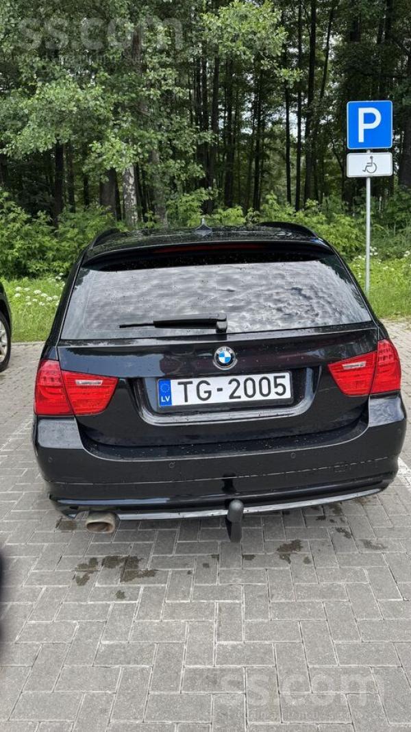 Black BMW 318 2011 in Riga, with an engine capacity of 2.00 L and mileage of 296 thousand km for 6100 €, photo 6 on AUTOMOTO.COM.LV