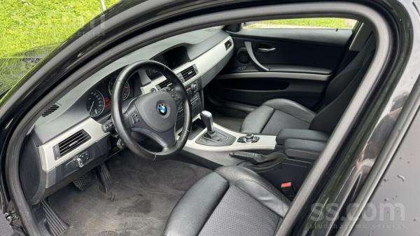 Black BMW 318 2011 in Riga, with an engine capacity of 2.00 L and mileage of 296 thousand km for 6100 €, photo 8 on AUTOMOTO.COM.LV