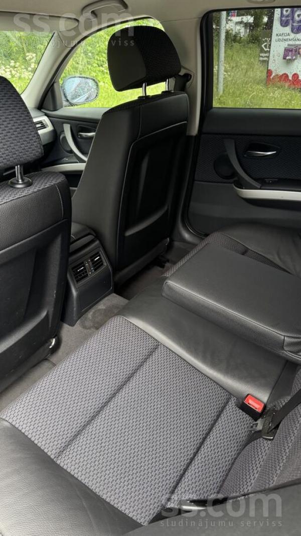 Black BMW 318 2011 in Riga, with an engine capacity of 2.00 L and mileage of 296 thousand km for 6100 €, photo 10 on AUTOMOTO.COM.LV