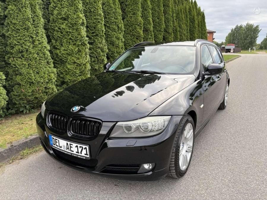 Black BMW 318 2011 in Panevezys, with an engine capacity of 2.00 L and mileage of 284 thousand km for 4350 €, photo 3 on AUTOMOTO.COM.LV