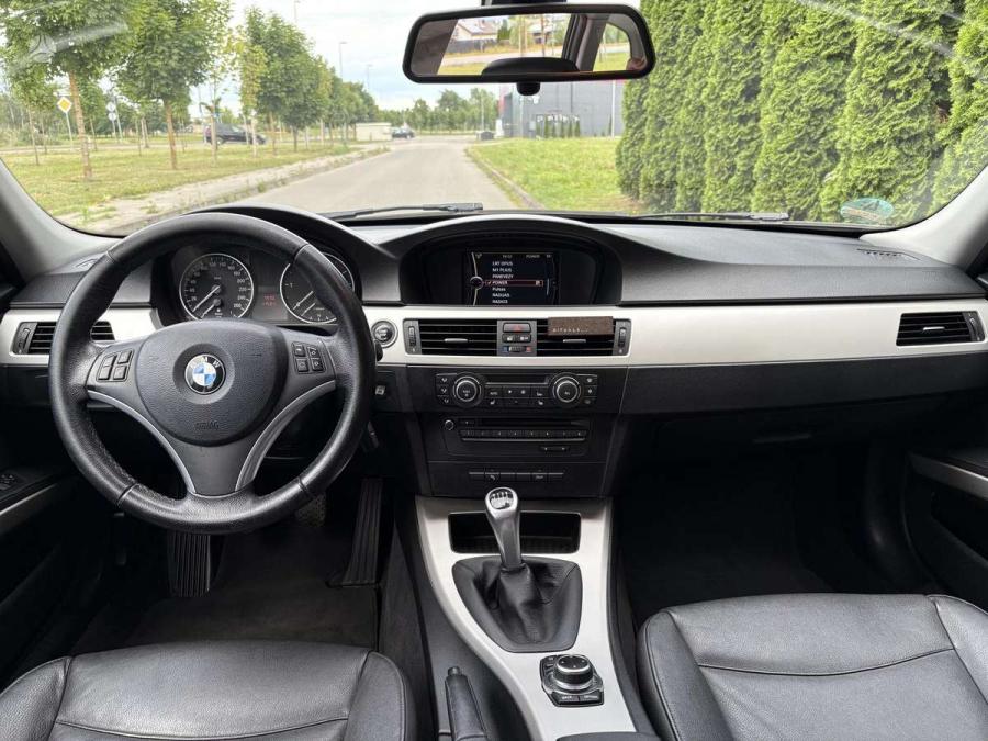Black BMW 318 2011 in Panevezys, with an engine capacity of 2.00 L and mileage of 284 thousand km for 4350 €, photo 16 on AUTOMOTO.COM.LV