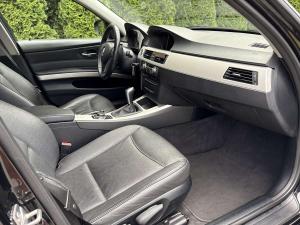 Black BMW 318 2011 in Panevezys, with an engine capacity of 2.00 L and mileage of 284 thousand km for 4350 €, photo 17 on AUTOMOTO.COM.LV