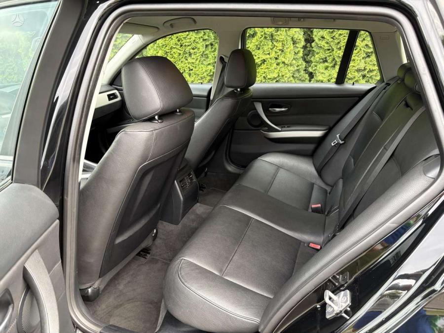 Black BMW 318 2011 in Panevezys, with an engine capacity of 2.00 L and mileage of 284 thousand km for 4350 €, photo 19 on AUTOMOTO.COM.LV