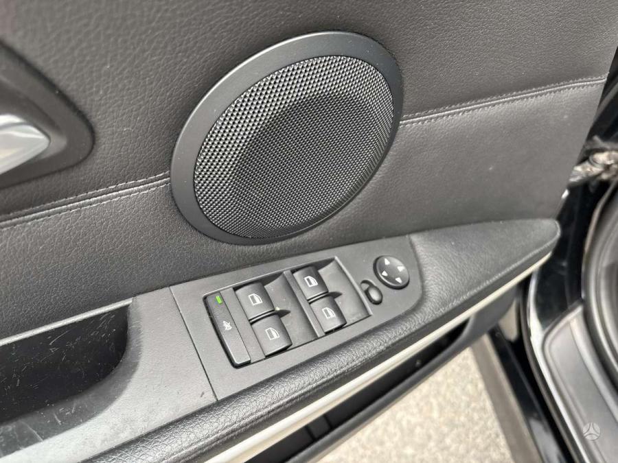 Black BMW 318 2011 in Panevezys, with an engine capacity of 2.00 L and mileage of 284 thousand km for 4350 €, photo 24 on AUTOMOTO.COM.LV