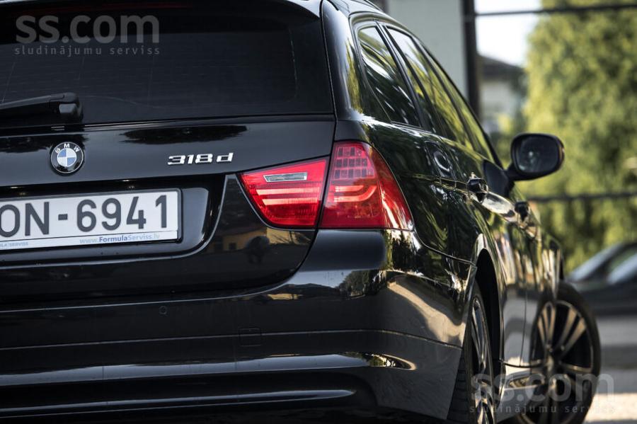 Black BMW 318 2011 in Tukums, with an engine capacity of 2.00 L and mileage of 324 thousand km for 5550 €, photo 12 on AUTOMOTO.COM.LV