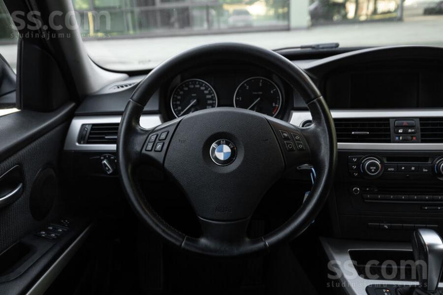 Black BMW 318 2011 in Tukums, with an engine capacity of 2.00 L and mileage of 324 thousand km for 5550 €, photo 18 on AUTOMOTO.COM.LV