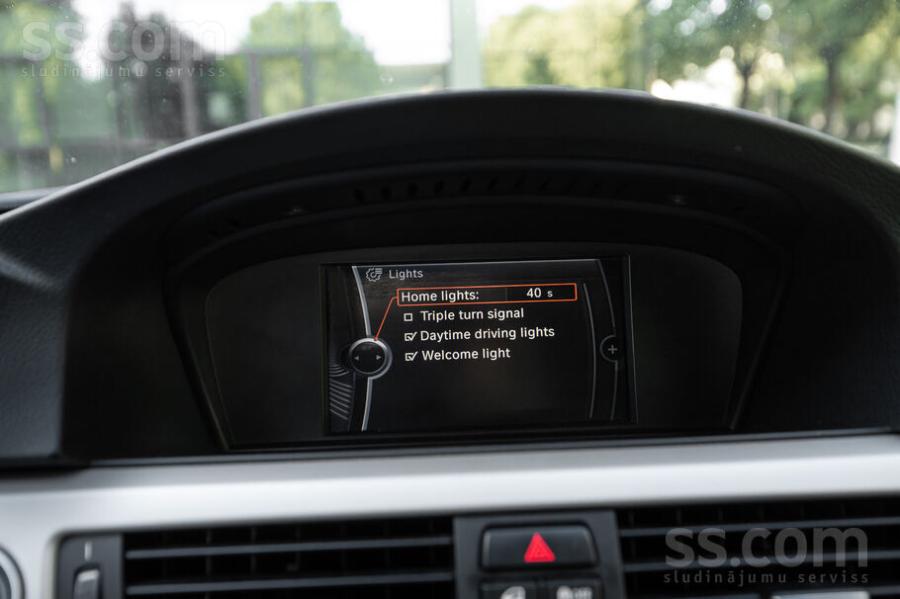 Black BMW 318 2011 in Tukums, with an engine capacity of 2.00 L and mileage of 324 thousand km for 5550 €, photo 24 on AUTOMOTO.COM.LV