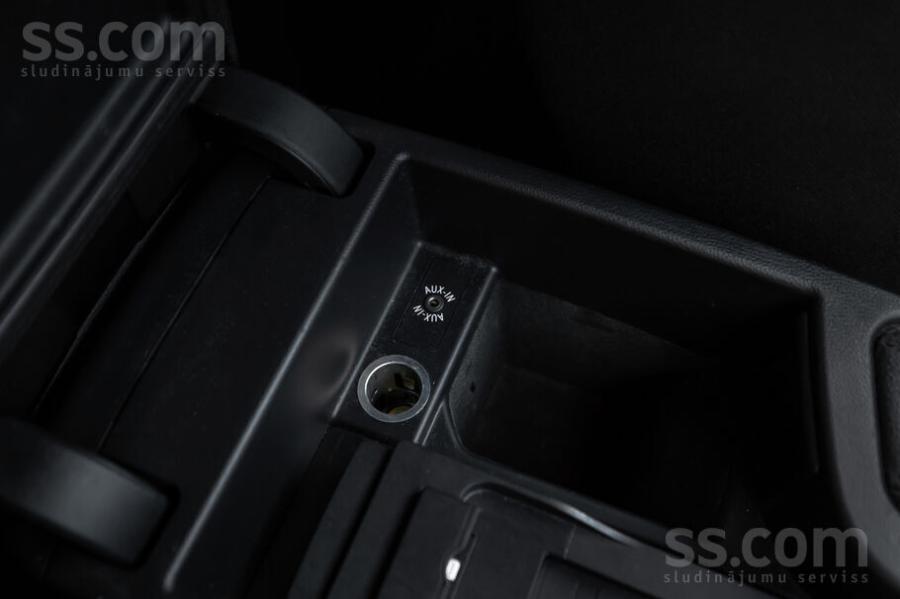 Black BMW 318 2011 in Tukums, with an engine capacity of 2.00 L and mileage of 324 thousand km for 5550 €, photo 25 on AUTOMOTO.COM.LV