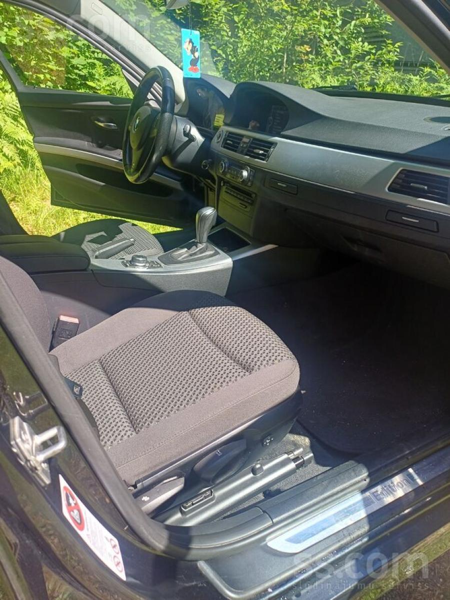 Black BMW 318 2011 in Ogre, with an engine capacity of 2.00 L and mileage of 268 thousand km for 5150 €, photo 13 on AUTOMOTO.COM.LV