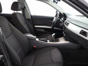 Melns BMW 318 2011 Tallina, ar dzinēja tilpumu 2.00 L un nobraukumu 482 tūkst. km par 2099 €, foto 14 vietnē AUTOMOTO.COM.LV