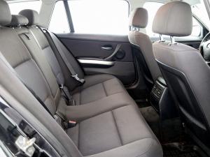 Melns BMW 318 2011 Tallina, ar dzinēja tilpumu 2.00 L un nobraukumu 482 tūkst. km par 2099 €, foto 15 vietnē AUTOMOTO.COM.LV