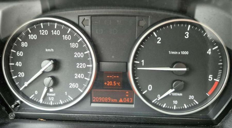 Black BMW 318 2011 in Siauliai, with an engine capacity of 2.00 L and mileage of 200 thousand km for 4500 €, photo 12 on AUTOMOTO.COM.LV