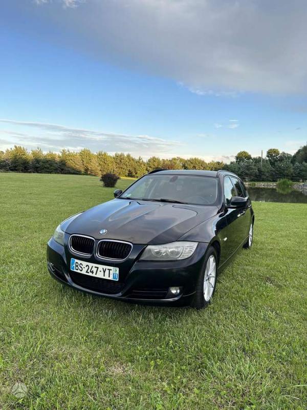 Black BMW 318 2011 in Taurage, with an engine capacity of 2.00 L and mileage of 300 thousand km for 3350 €, photo 3 on AUTOMOTO.COM.LV