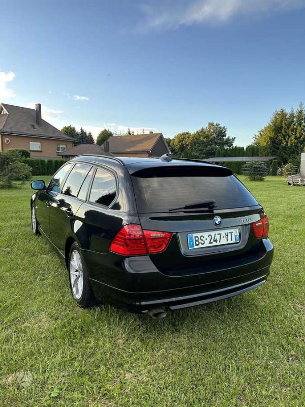 Black BMW 318 2011 in Taurage, with an engine capacity of 2.00 L and mileage of 300 thousand km for 3350 €, photo 6 on AUTOMOTO.COM.LV