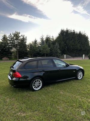 Black BMW 318 2011 in Taurage, with an engine capacity of 2.00 L and mileage of 300 thousand km for 3350 €, photo 9 on AUTOMOTO.COM.LV