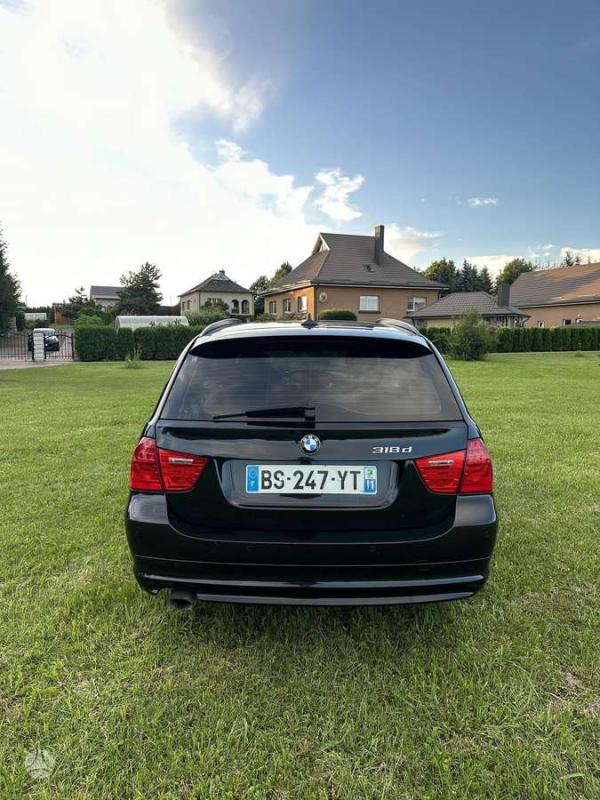 Black BMW 318 2011 in Taurage, with an engine capacity of 2.00 L and mileage of 300 thousand km for 3350 €, photo 10 on AUTOMOTO.COM.LV