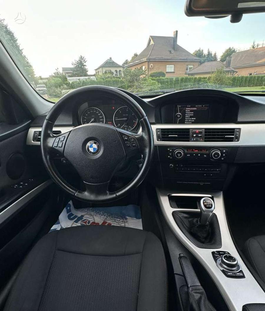 Black BMW 318 2011 in Taurage, with an engine capacity of 2.00 L and mileage of 300 thousand km for 3350 €, photo 17 on AUTOMOTO.COM.LV