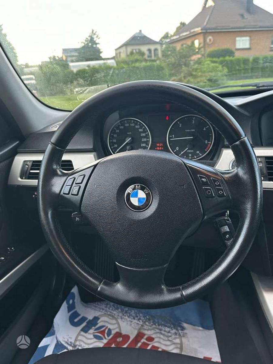 Black BMW 318 2011 in Taurage, with an engine capacity of 2.00 L and mileage of 300 thousand km for 3350 €, photo 19 on AUTOMOTO.COM.LV