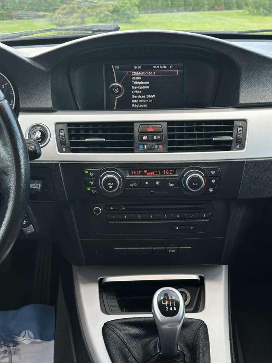 Black BMW 318 2011 in Taurage, with an engine capacity of 2.00 L and mileage of 300 thousand km for 3350 €, photo 20 on AUTOMOTO.COM.LV