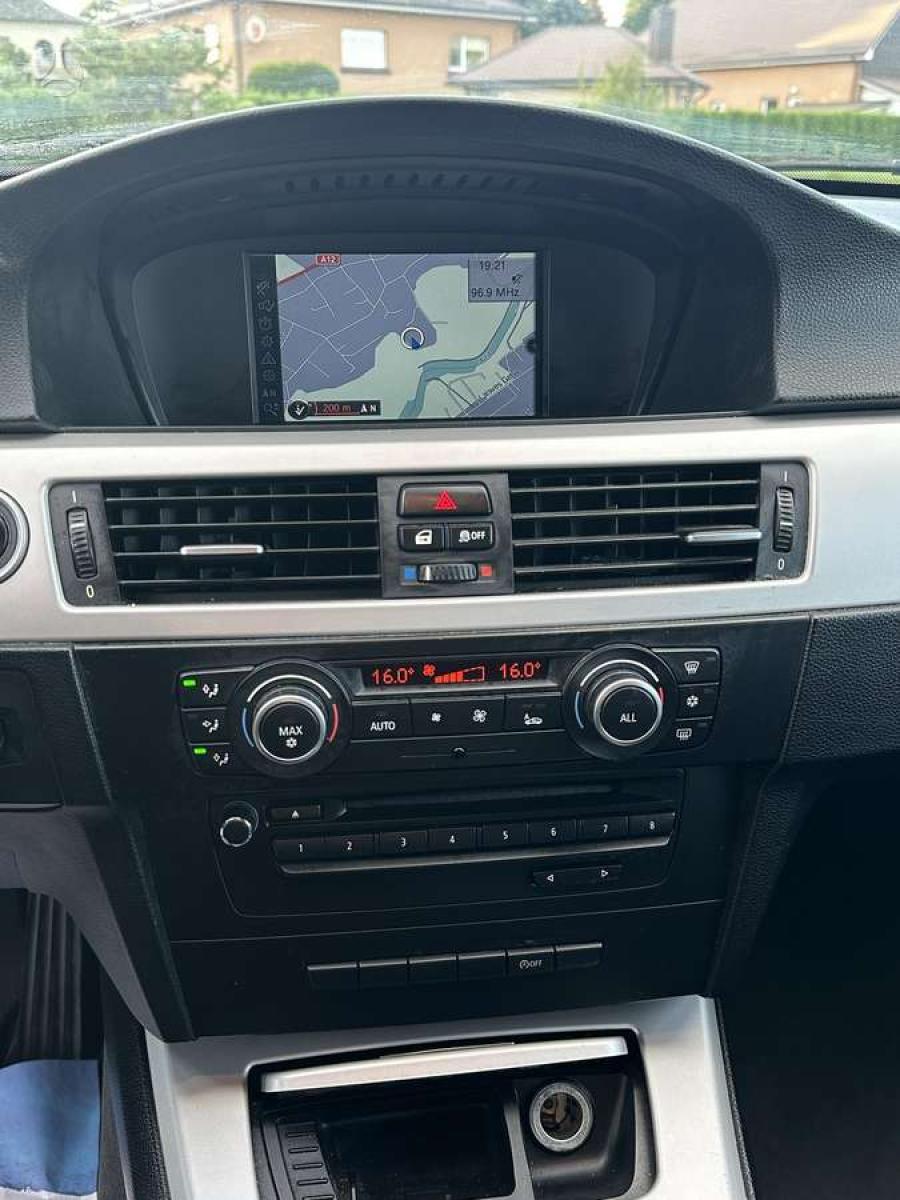 Black BMW 318 2011 in Taurage, with an engine capacity of 2.00 L and mileage of 300 thousand km for 3350 €, photo 22 on AUTOMOTO.COM.LV