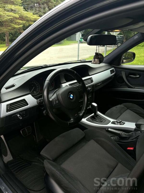 Black BMW 318 2011 in Jurmala, with an engine capacity of 2.00 L and mileage of 348 thousand km for 6590 €, photo 9 on AUTOMOTO.COM.LV