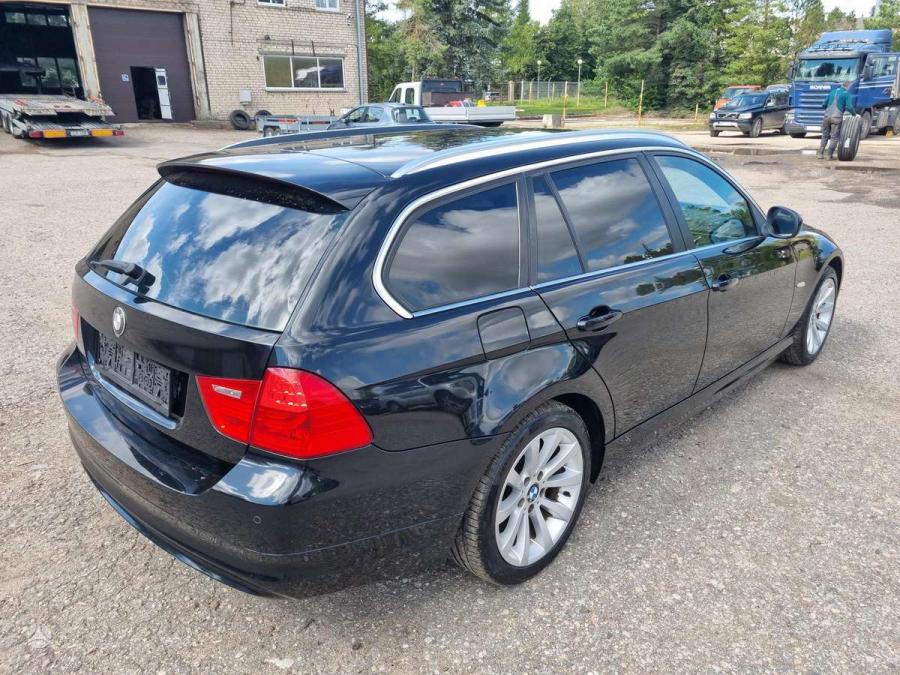 Melns BMW 318 2011 Pakruojis, ar dzinēja tilpumu 2.00 L un nobraukumu 263 tūkst. km par 3750 €, foto 5 vietnē AUTOMOTO.COM.LV